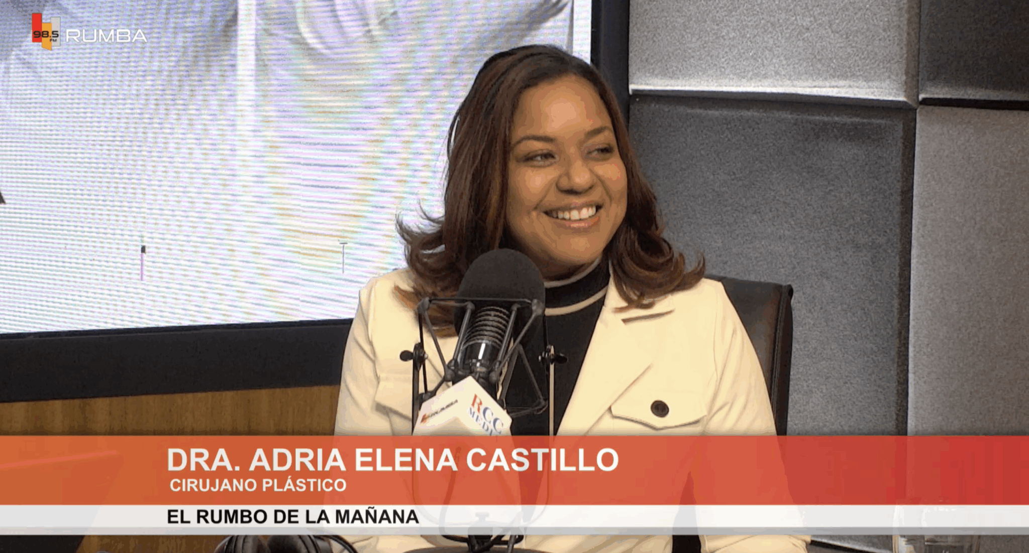 La cirugía plástica en 2025 apuesta por la naturalidad, según Adria Elena Castillo ...